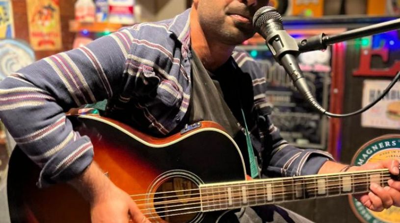 Seenan at The Oak Creek Brewing Co. - Visit Sedona Events Calendar